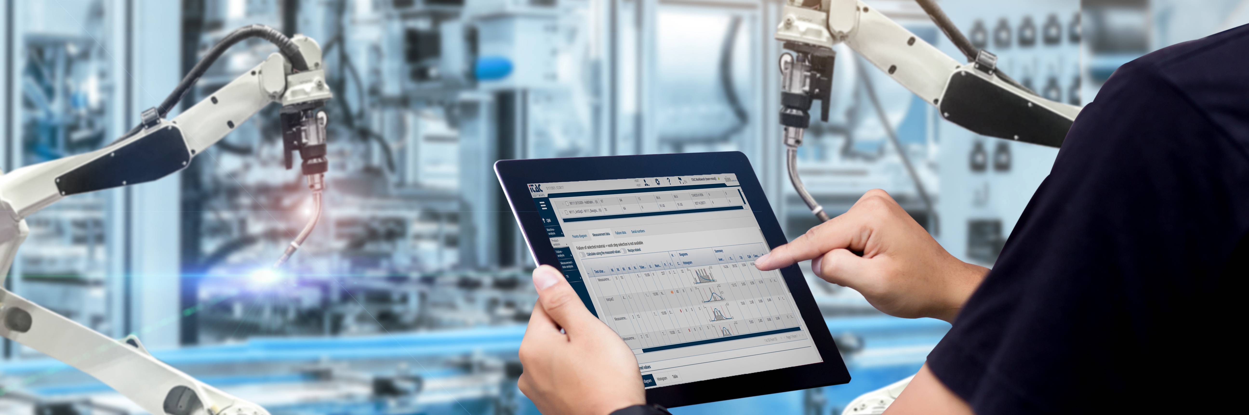 iTAC zeigt Meilenstein auf productronica: MES wird zu MOM - iTAC